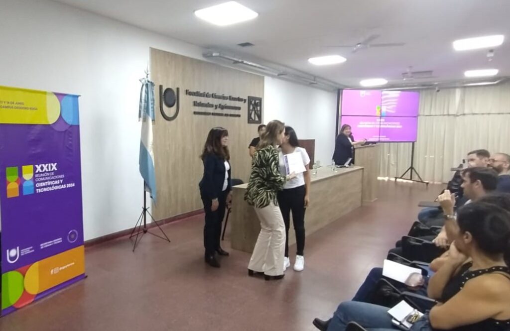 Con la premiación de los mejores trabajos, finalizó la Reunión de Comunicaciones Científicas y ...